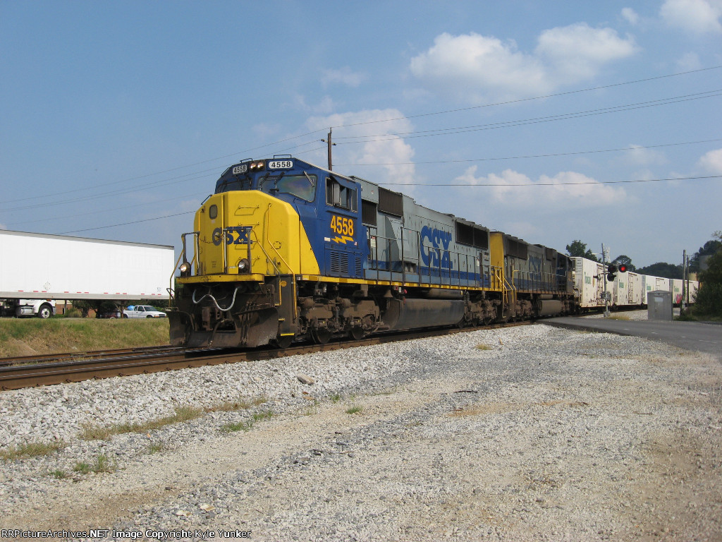NB intermodal train Q142
